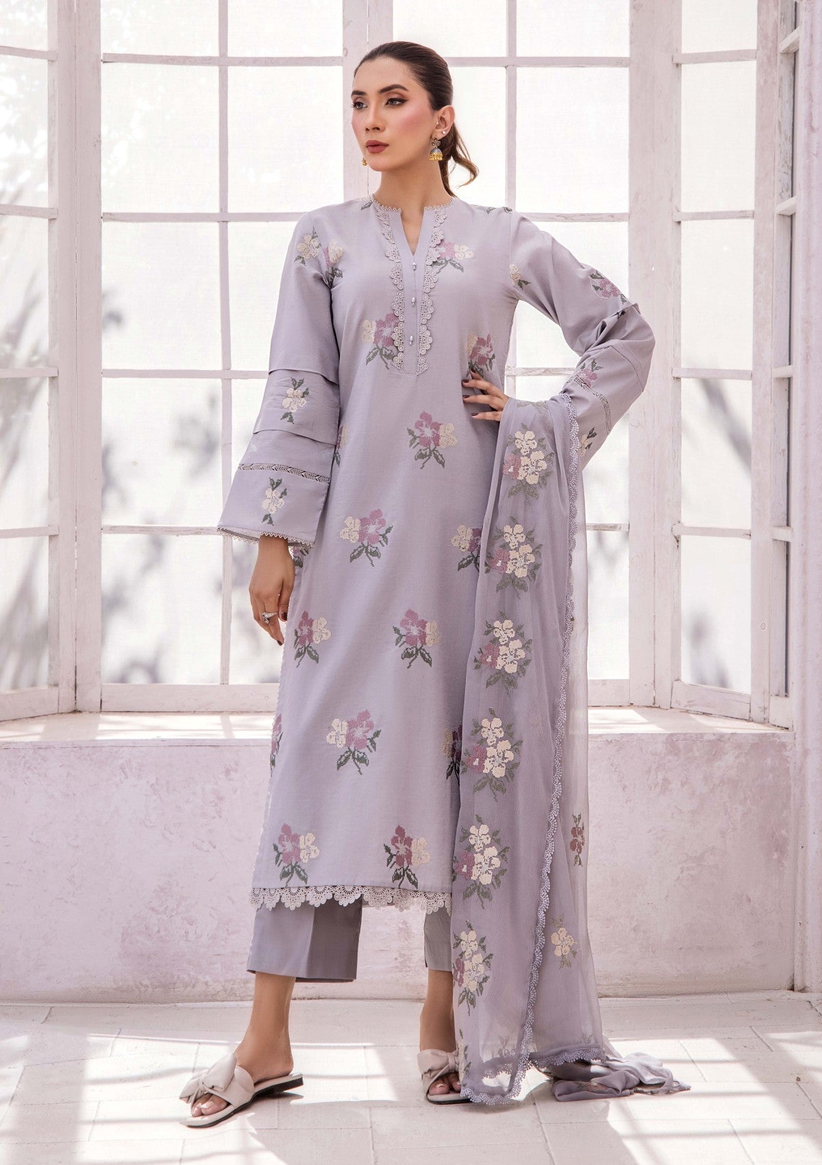 Lawn - Humdum - Lilly - HL25#05 – Saleem Fabrics Traditions