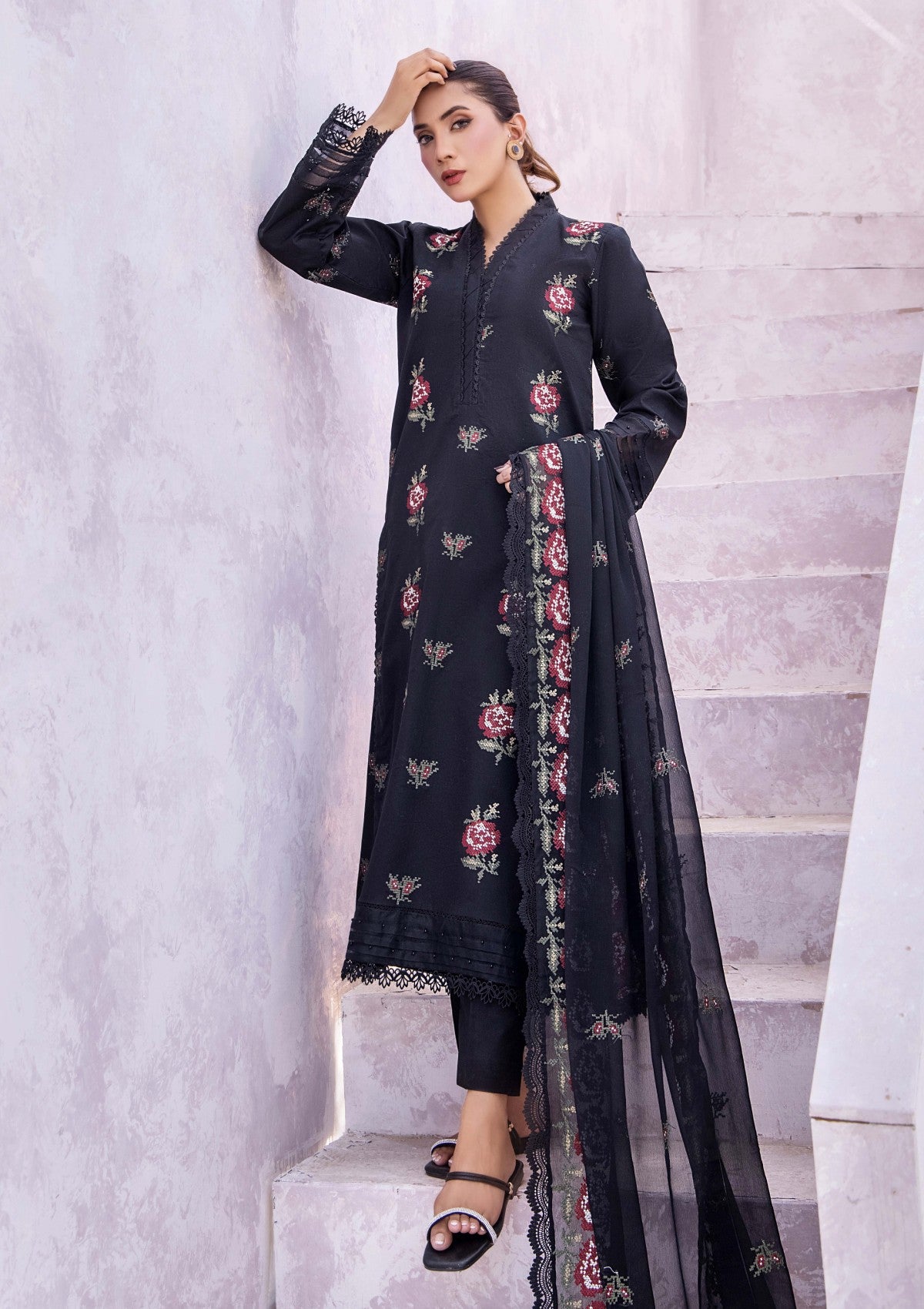 Lawn - Humdum - Lilly - HL25#06 – Saleem Fabrics Traditions